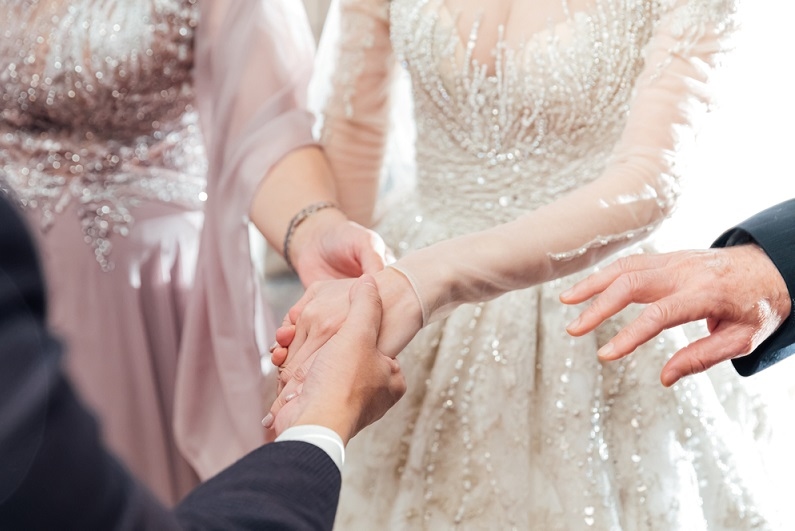 Here Are The Dos and Dont's of Wedding Plus-One Etiquette