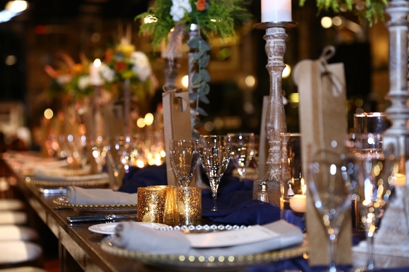 Create An Elegant Atmosphere with a Navy Blue Wedding Theme