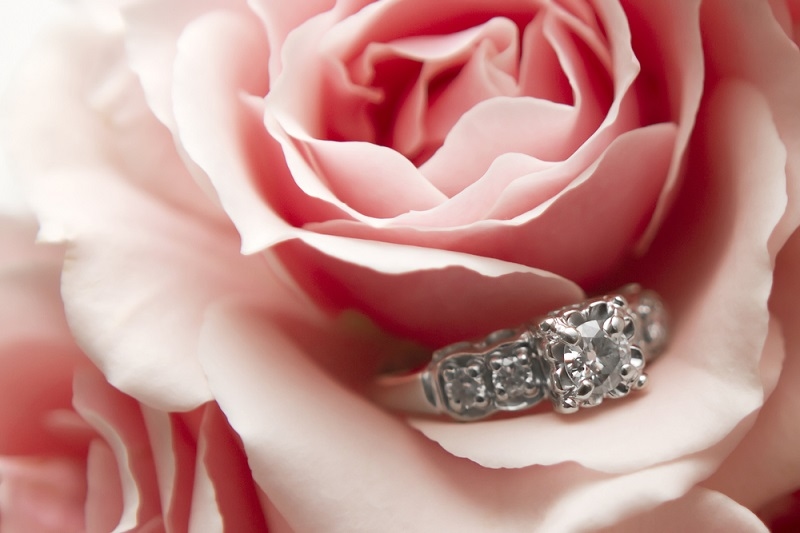 Vintage vs. Modern Wedding Rings: Which One to Choose?