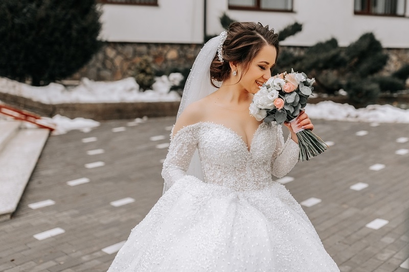 Stunning Winter Wedding Hairstyles for Your Big Day