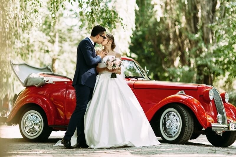 Choosing Between Luxury Wedding Car Rentals and Tradition