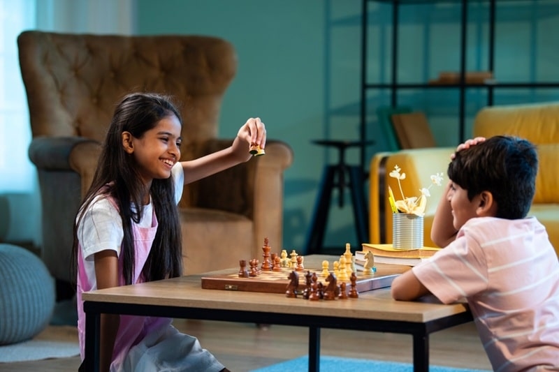 How to Reduce Sibling Rivalry at Home in a Healthy Way